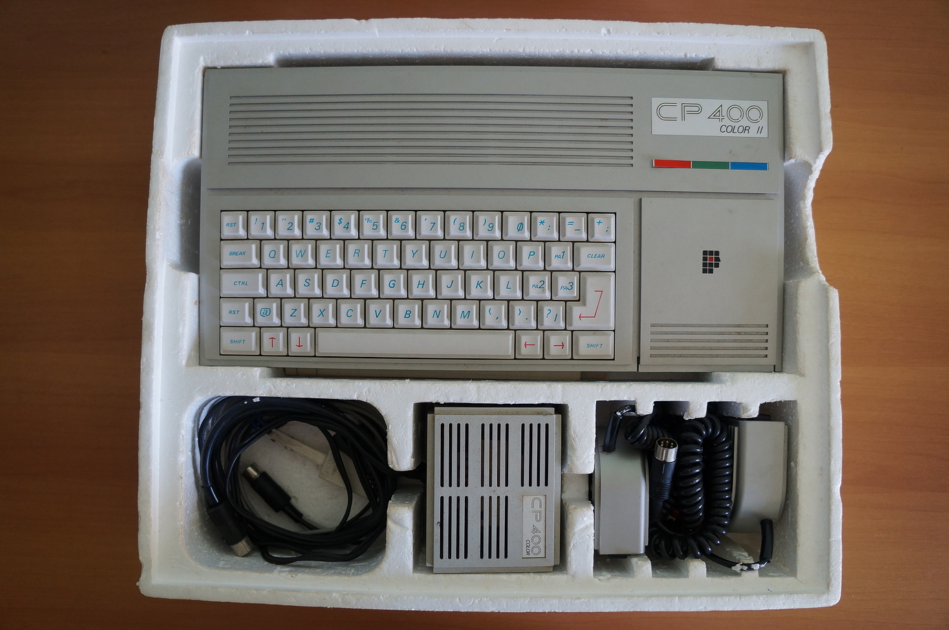 Tirando da caixa um CP 400 Color II da Prológica - Retrocomputação ...