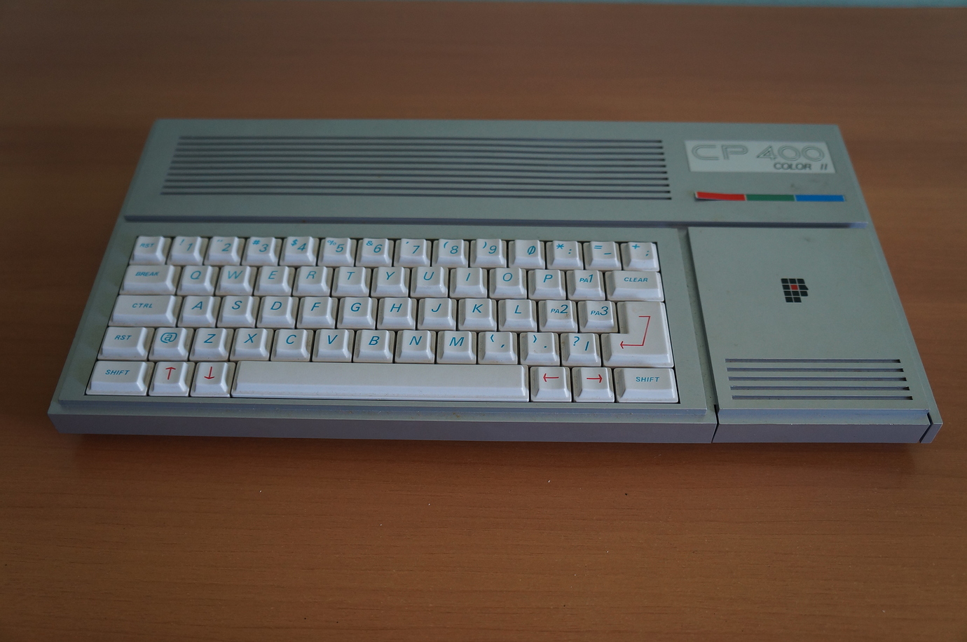 Tirando da caixa um CP 400 Color II da Prológica - Retrocomputação ...